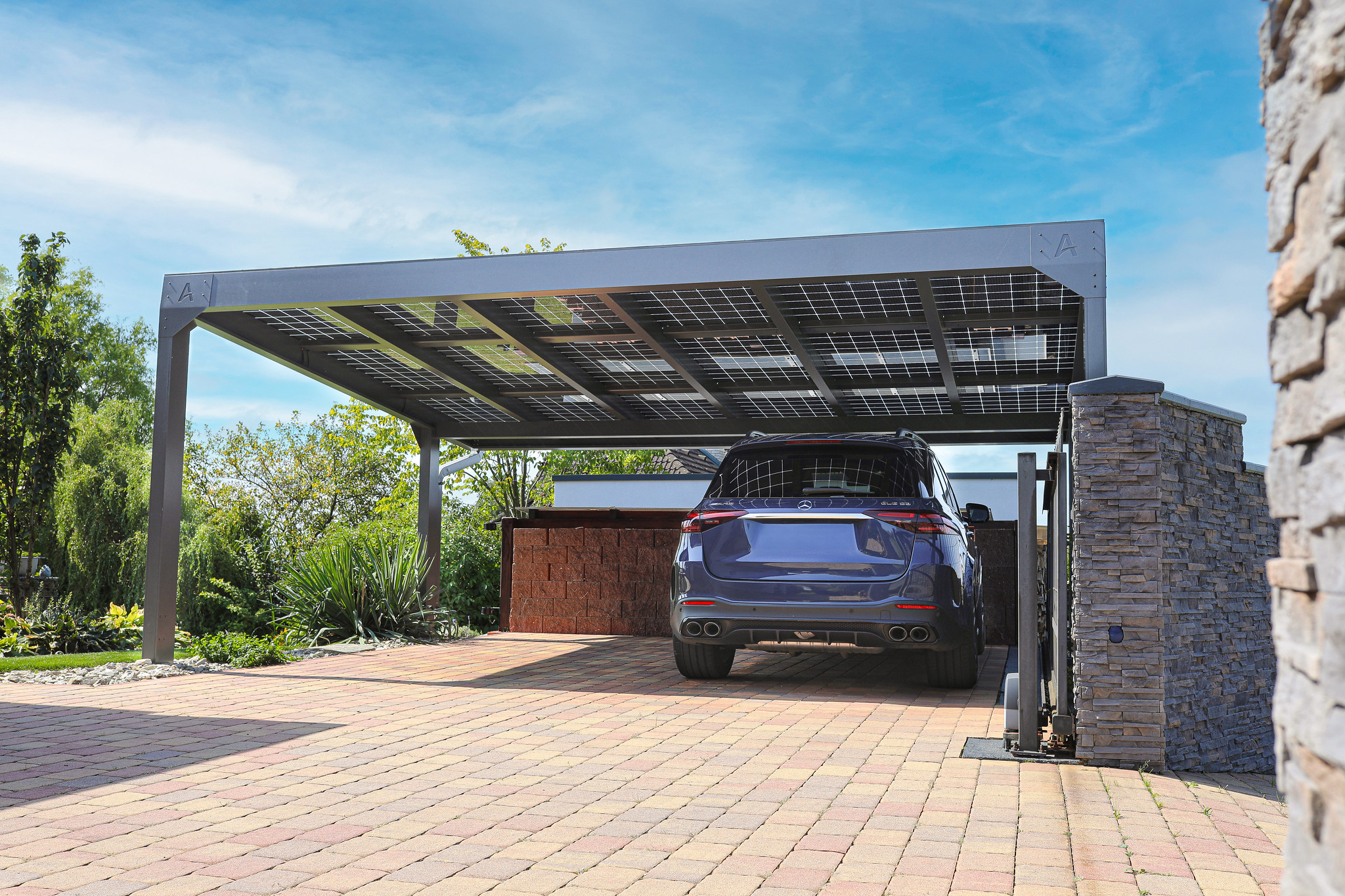 Solar canopies and carports | Alukov