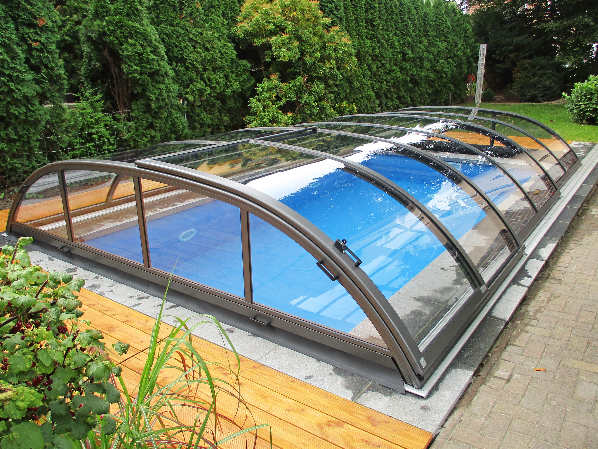 Modern Luxury Pool Enclosures