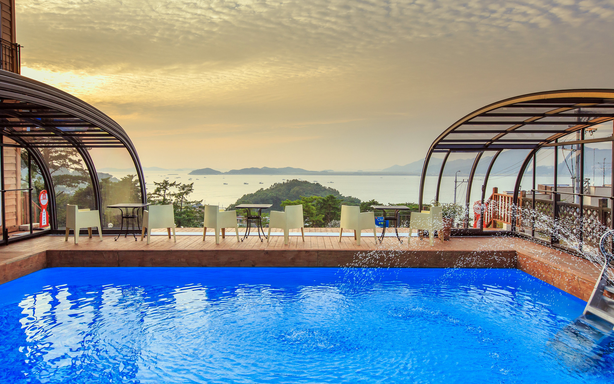 Medium and high pool enclosures – space and comfort | Alukov